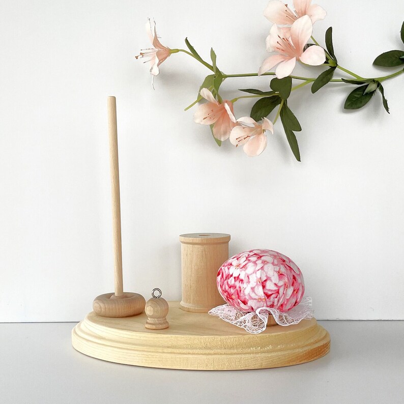 Single Thread Holder Red Floral, Seamstress Gift, Spool Holder With ...