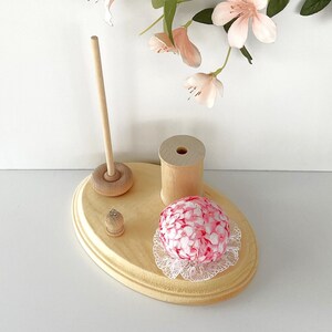 Single Thread Holder Red Floral, Seamstress Gift, Spool Holder With ...