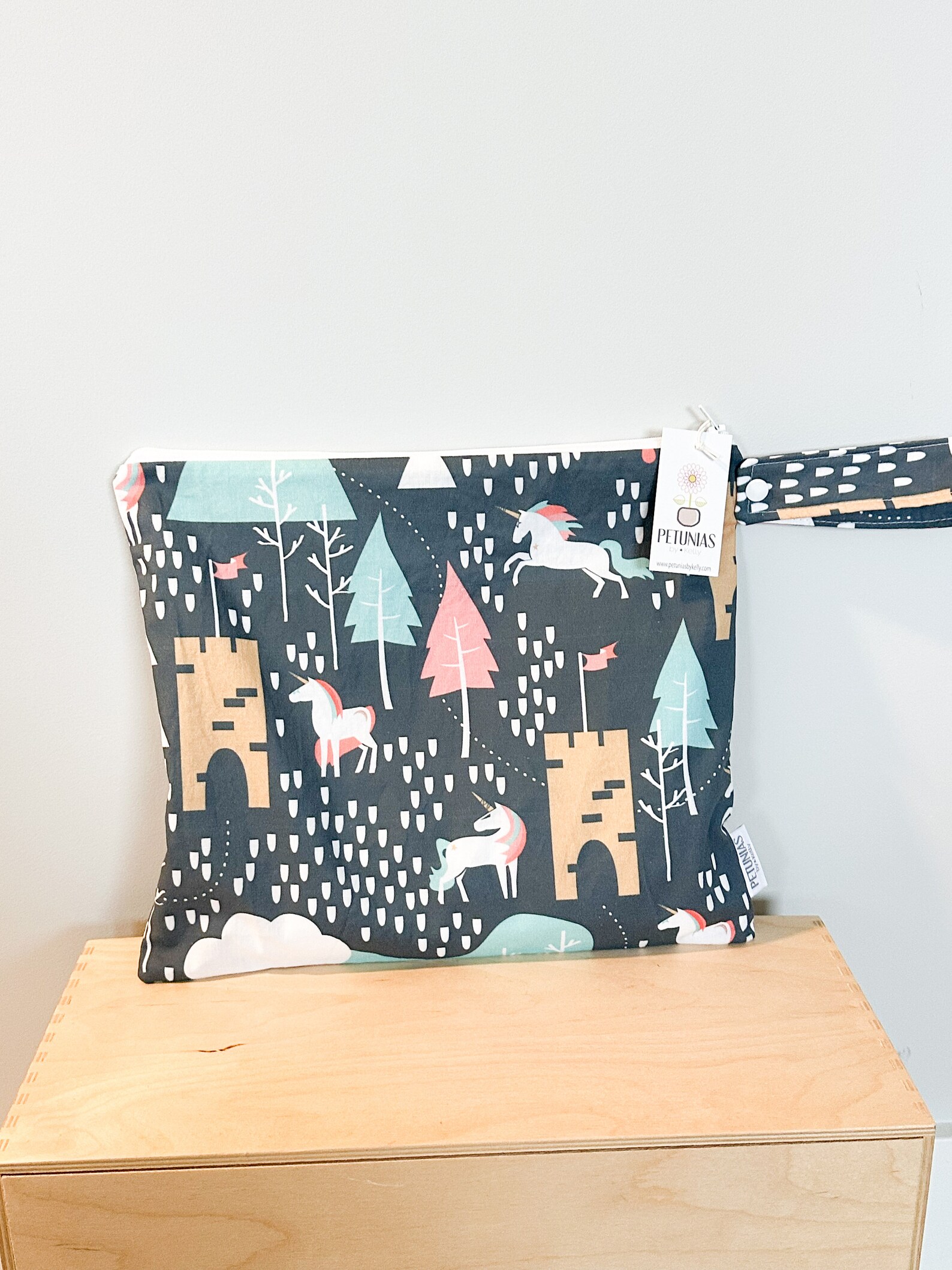 Medium Wet Bag for Everyday Use | Reusable Wetbag for Diapers, Travel ...