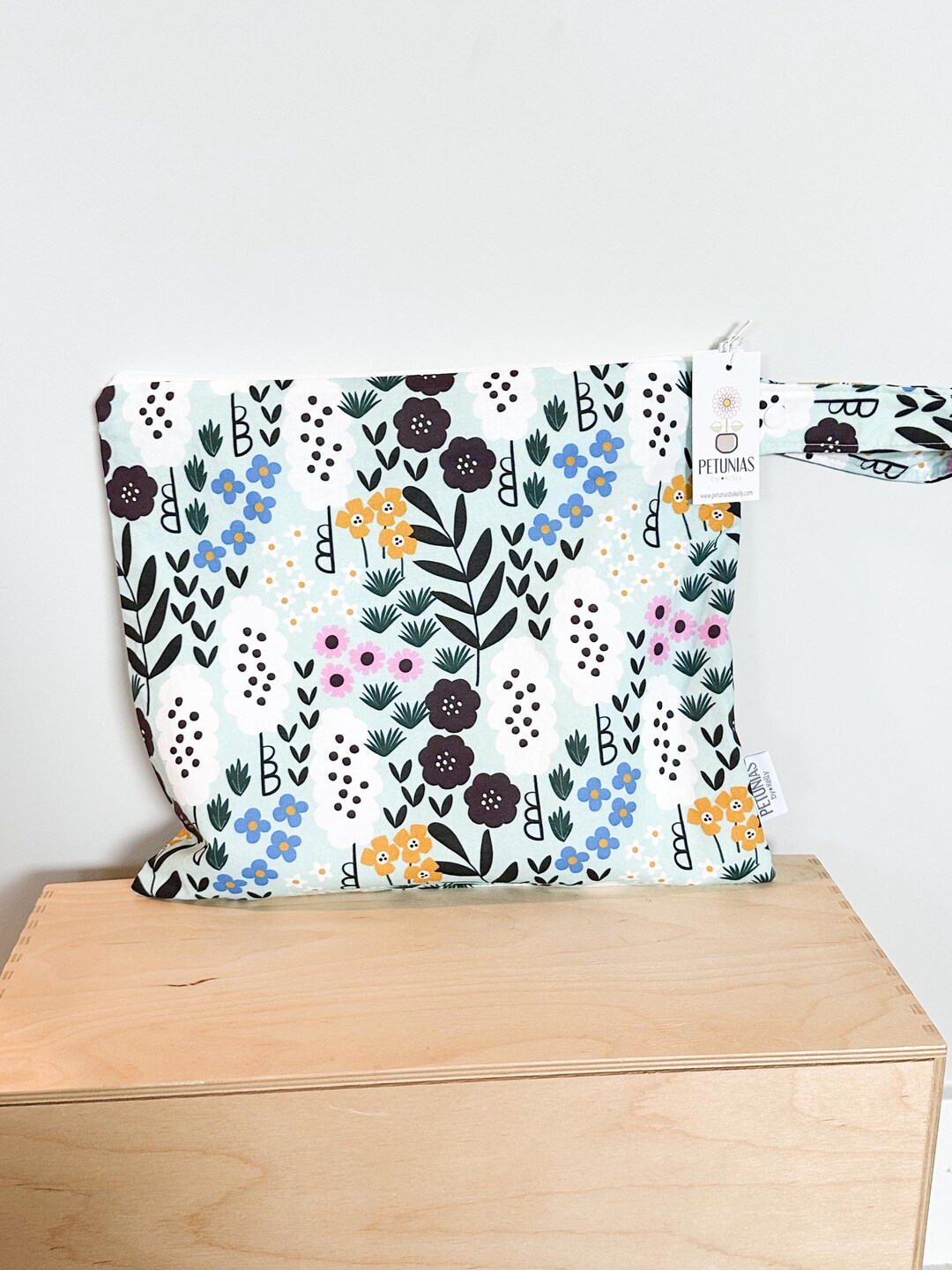 Medium Wet Bag for Everyday Use | Reusable Wetbag for Diapers, Travel ...