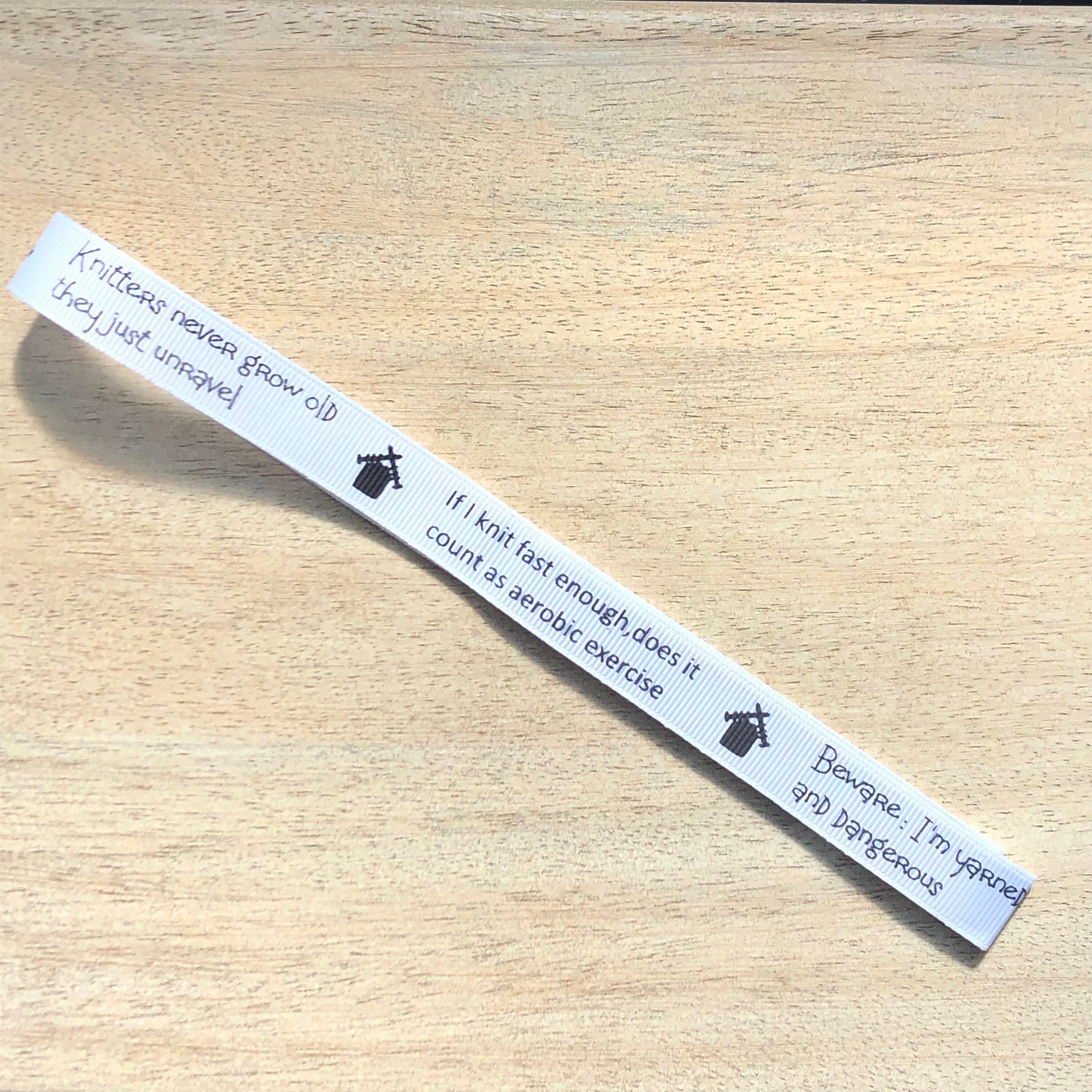 Magnetic Pattern Marker Tamer Guide White & Black Knitters Phrases 19 ...