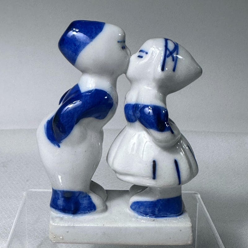 Porcelain Kissing Figurines - Etsy