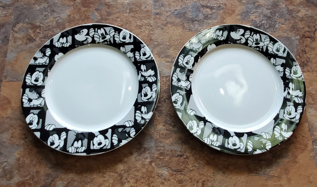 Pair of Ceramic Disney's Mickey Mouse and Goofy Grid Dinner Plates ...