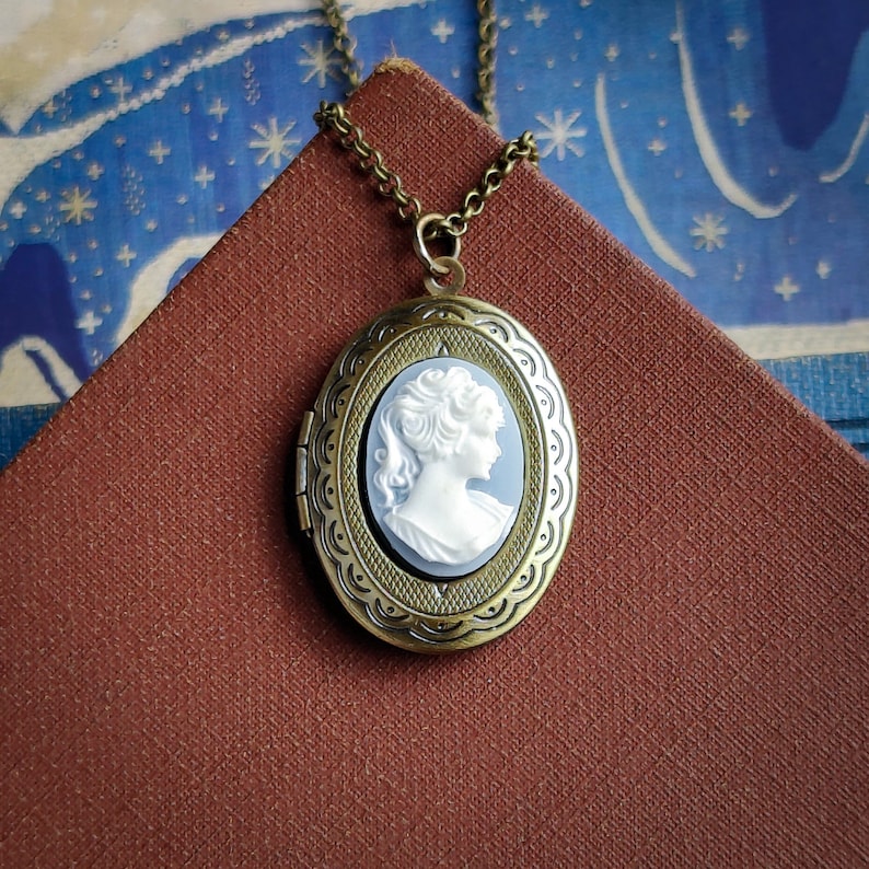 Lady Cameo Oval Vintage Style Antiqued Brass Locket - Etsy