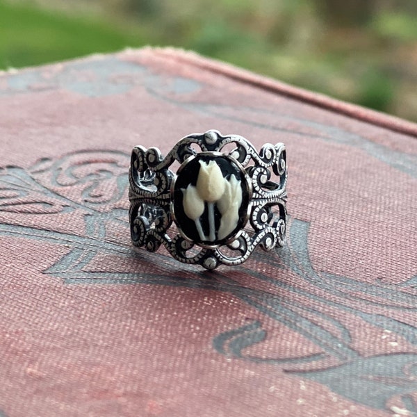 Tulip Ring - Etsy