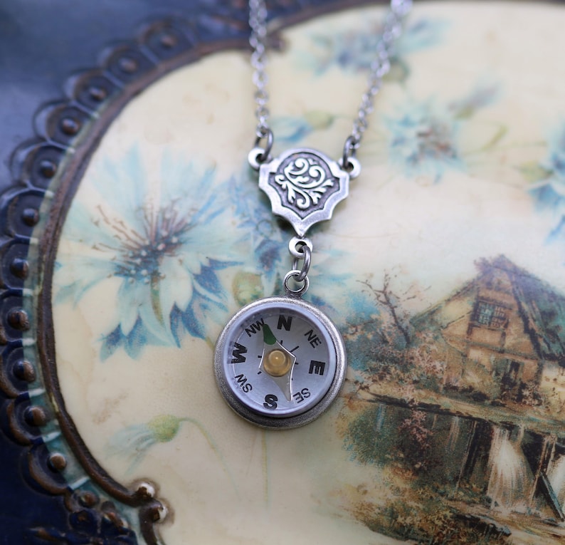 Small Silver Compass Necklace - Etsy