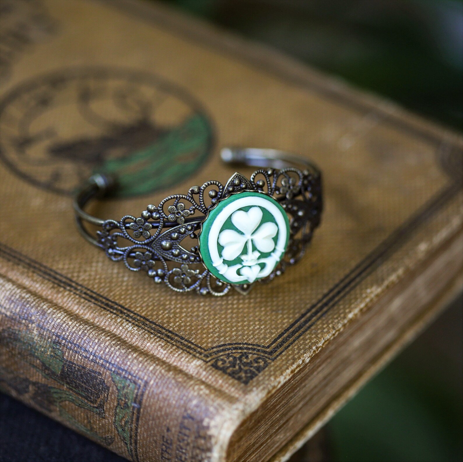 Claddagh Cameo Cuff Bracelet Green or Black - Etsy