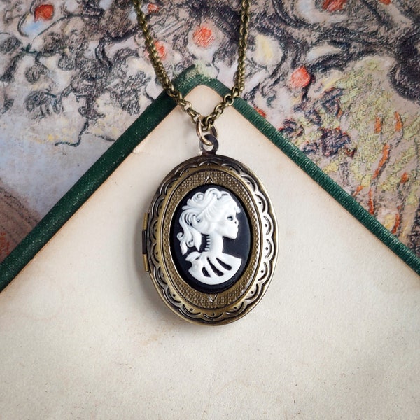 Gothic Locket - Etsy