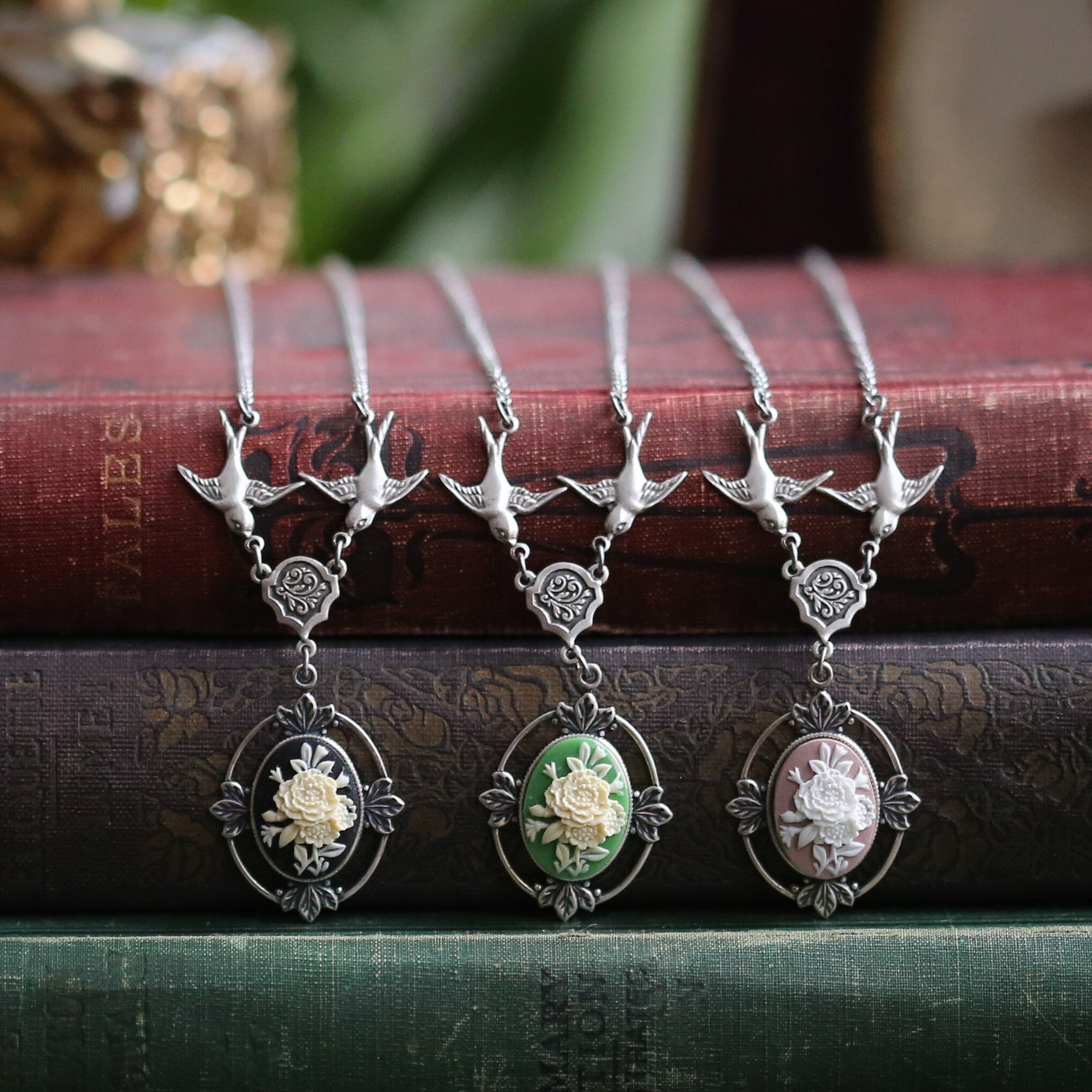 Victorian Floral Bouquet Pattern Cameo Necklace With Leafy Flourish ...