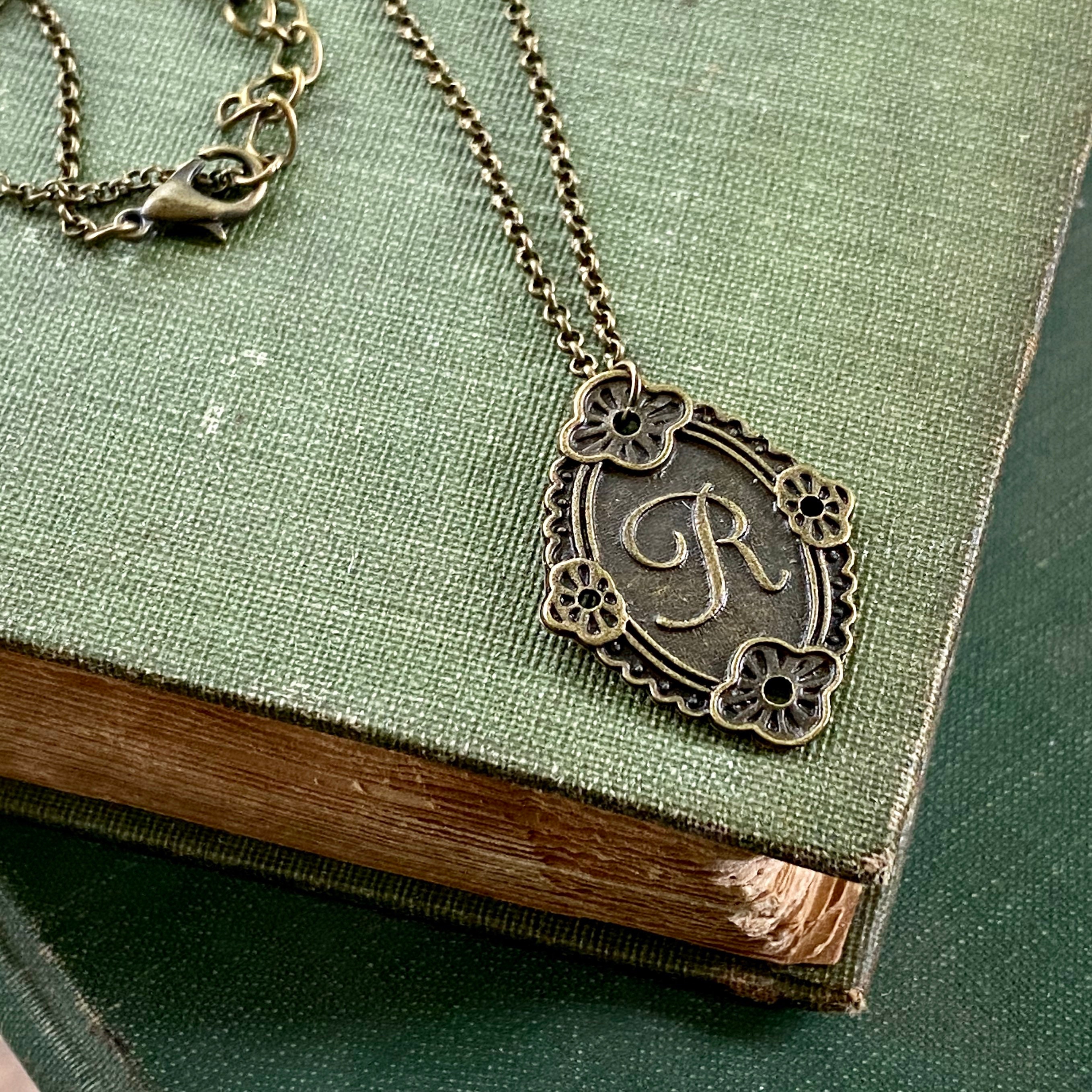 Letter R Necklace - Etsy