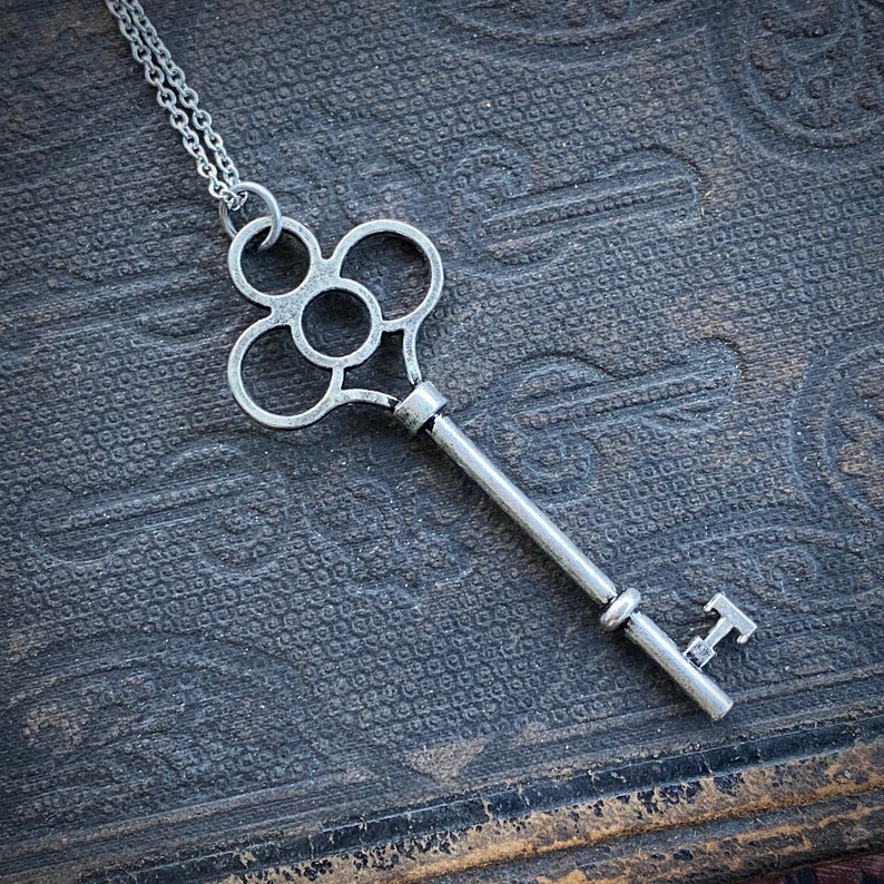 Skeleton Key Pendant Necklace in Antiqued Brass or Silver - Etsy