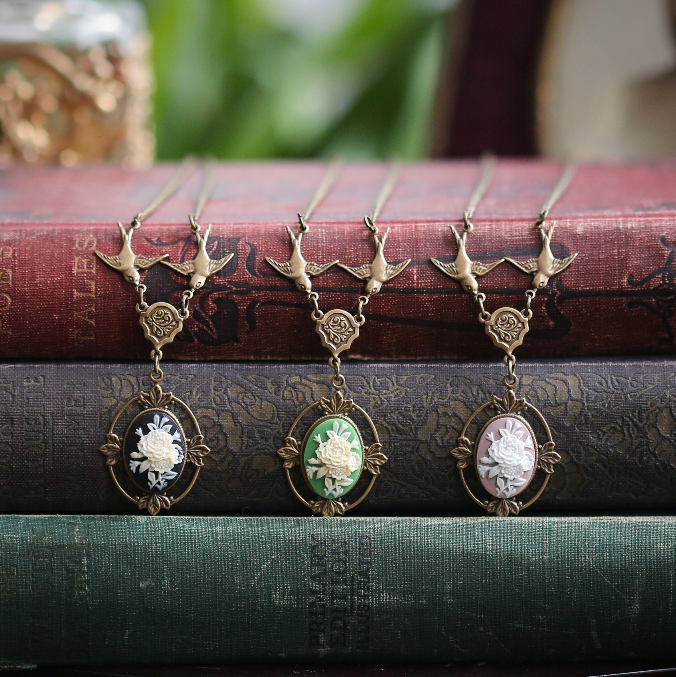 Victorian Floral Bouquet Pattern Cameo Necklace With Leafy Flourish ...