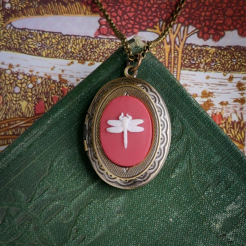 Dragonfly Cameo Oval Vintage Style Locket - Etsy