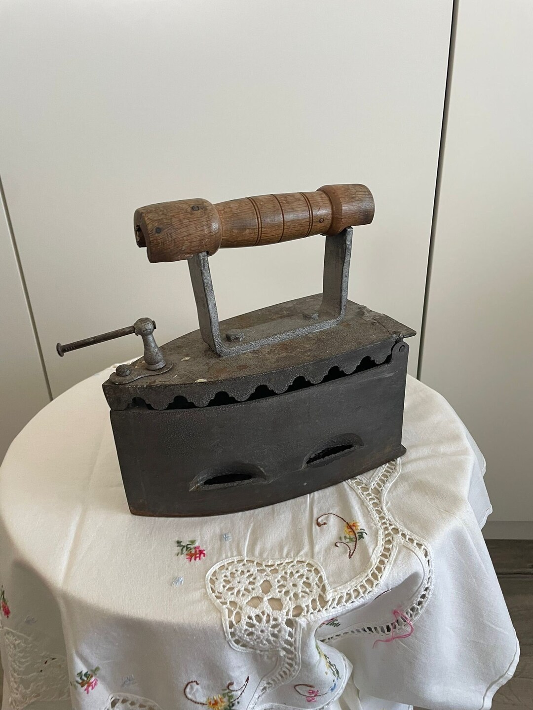 Antique Vintage Coal Clothing Iron, Primitive Iron Made of Cast Iron ...