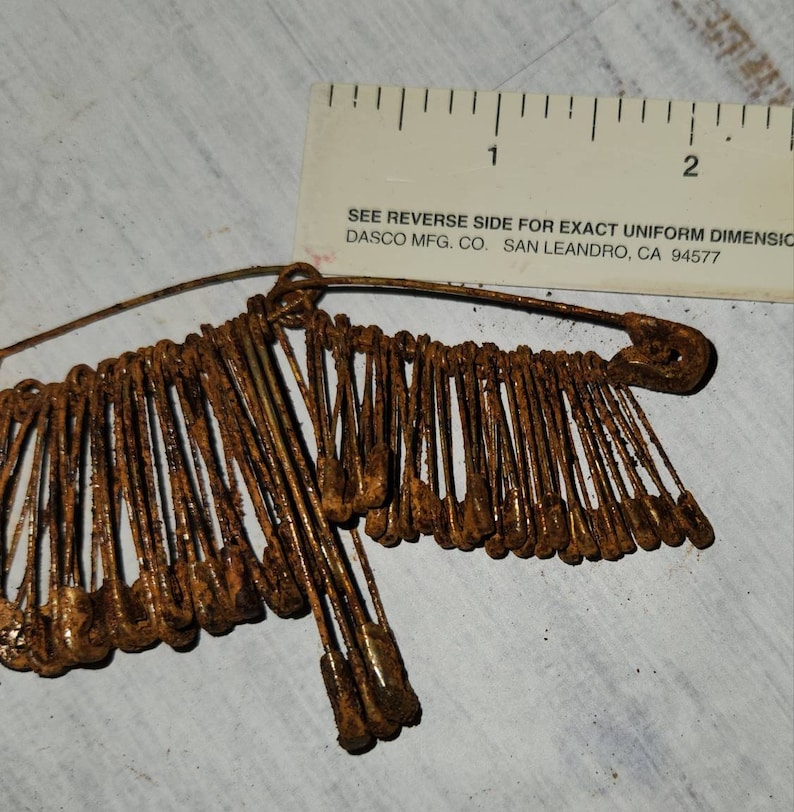 50 Rusty Safety Pins: Primitive Farmhouse Craft Supplies - Etsy