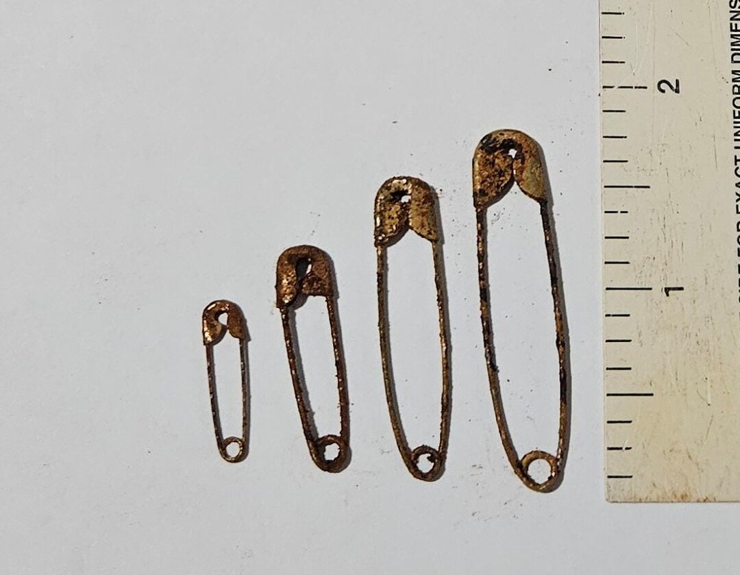 Primitive Rusty Safety Pins: Crafting Embellishments, Ornies, Dollies ...