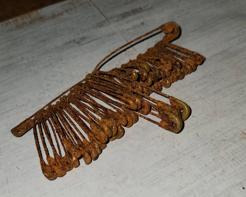 50 Rusty Safety Pins: Primitive Farmhouse Craft Supplies - Etsy