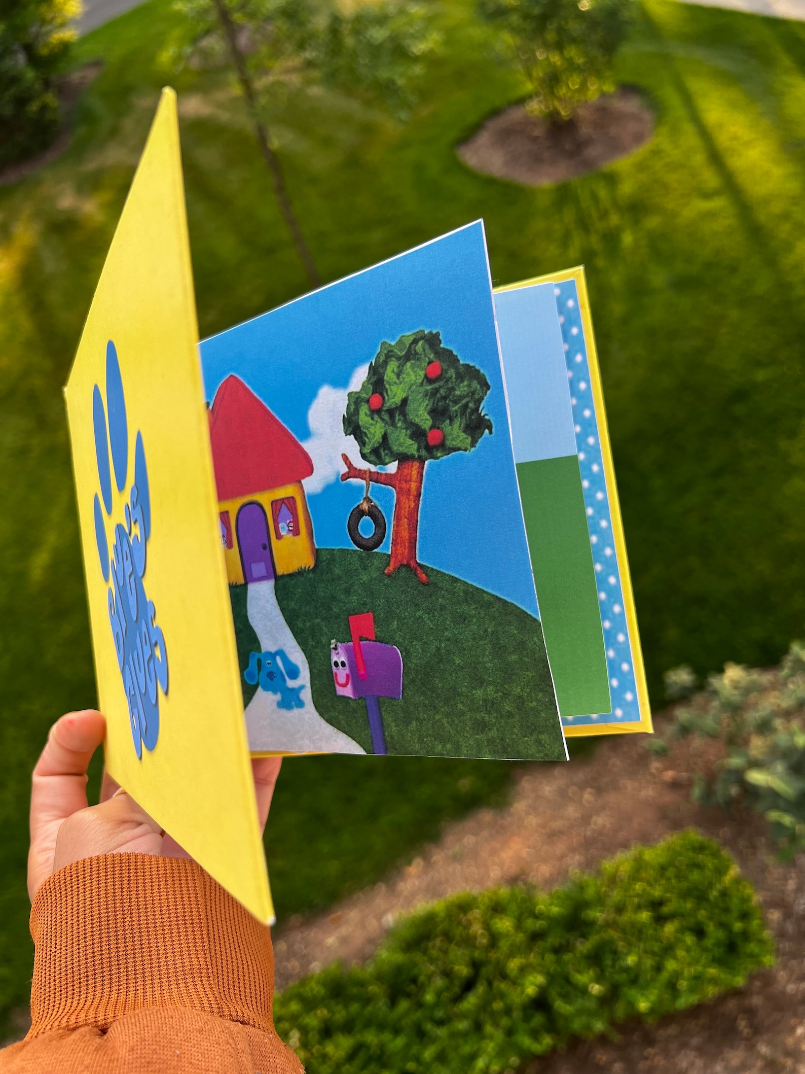 Blues Clues Rare Yellow Book - Yellow Book From Opening Episodes Scene ...