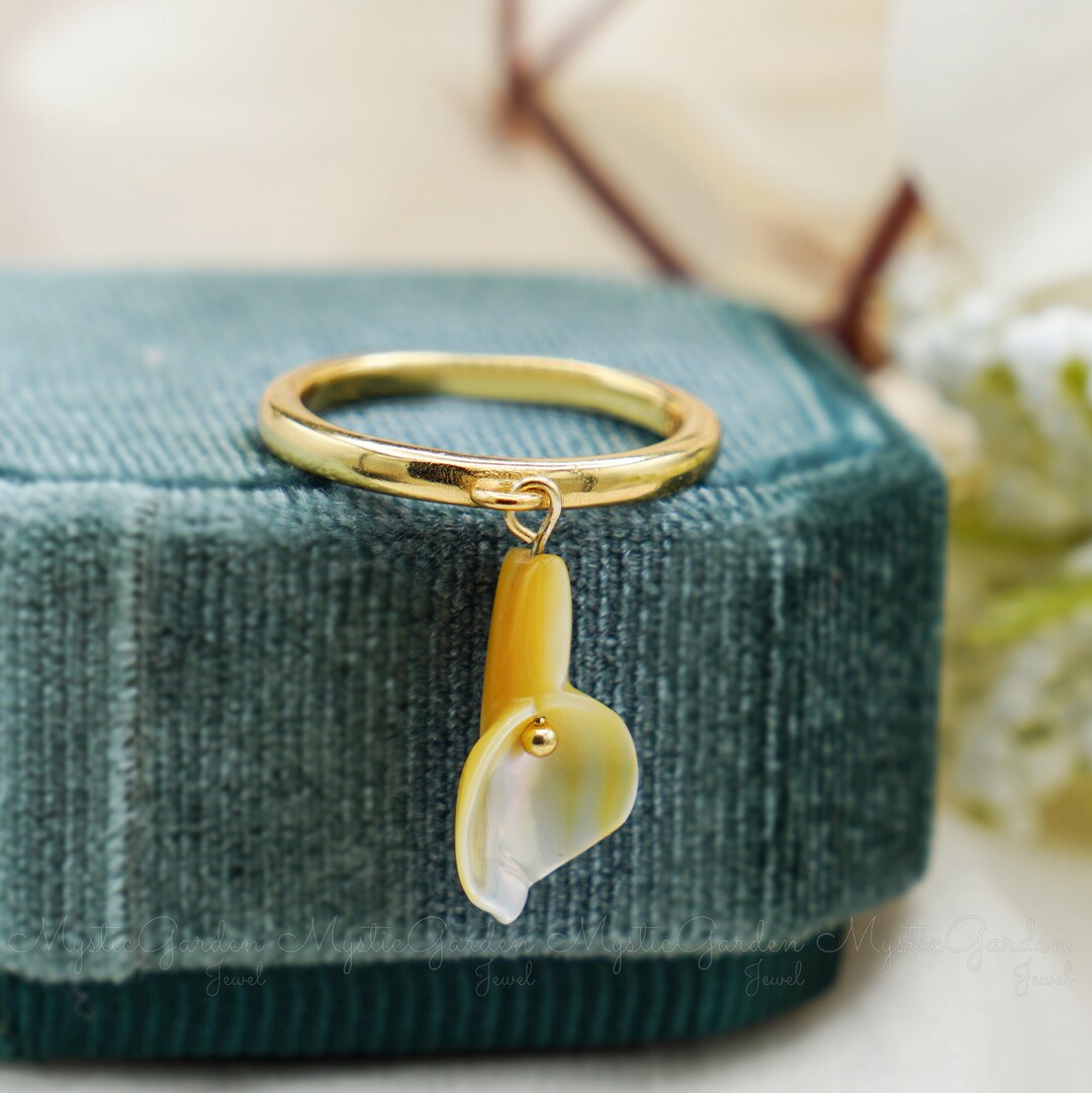 Calla Carved Shell Ring, Calla Lily Flower Gold Ring, Dangle Ring, Flower Lover Gift. Gift for ...