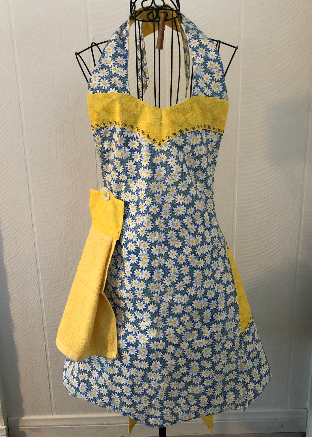 Blue Skies and a Field of Daisies, Vintage Style Apron, Women's ...