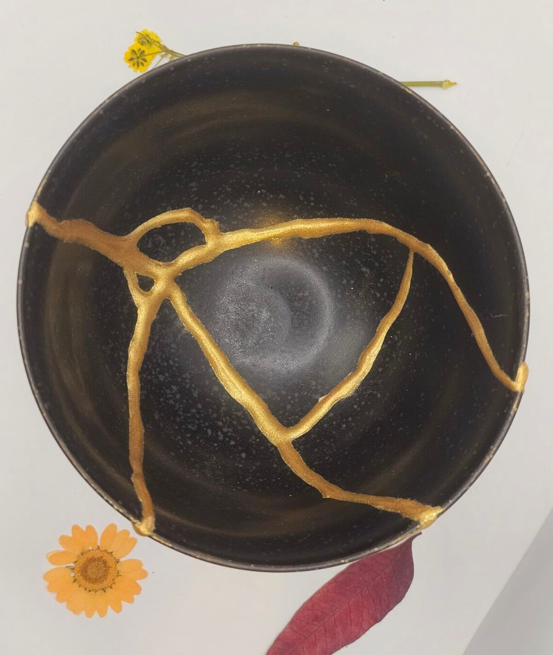 Black Kintsugi Bowl With 6 Breaks. Black and Gold, Japanese Art, Key ...