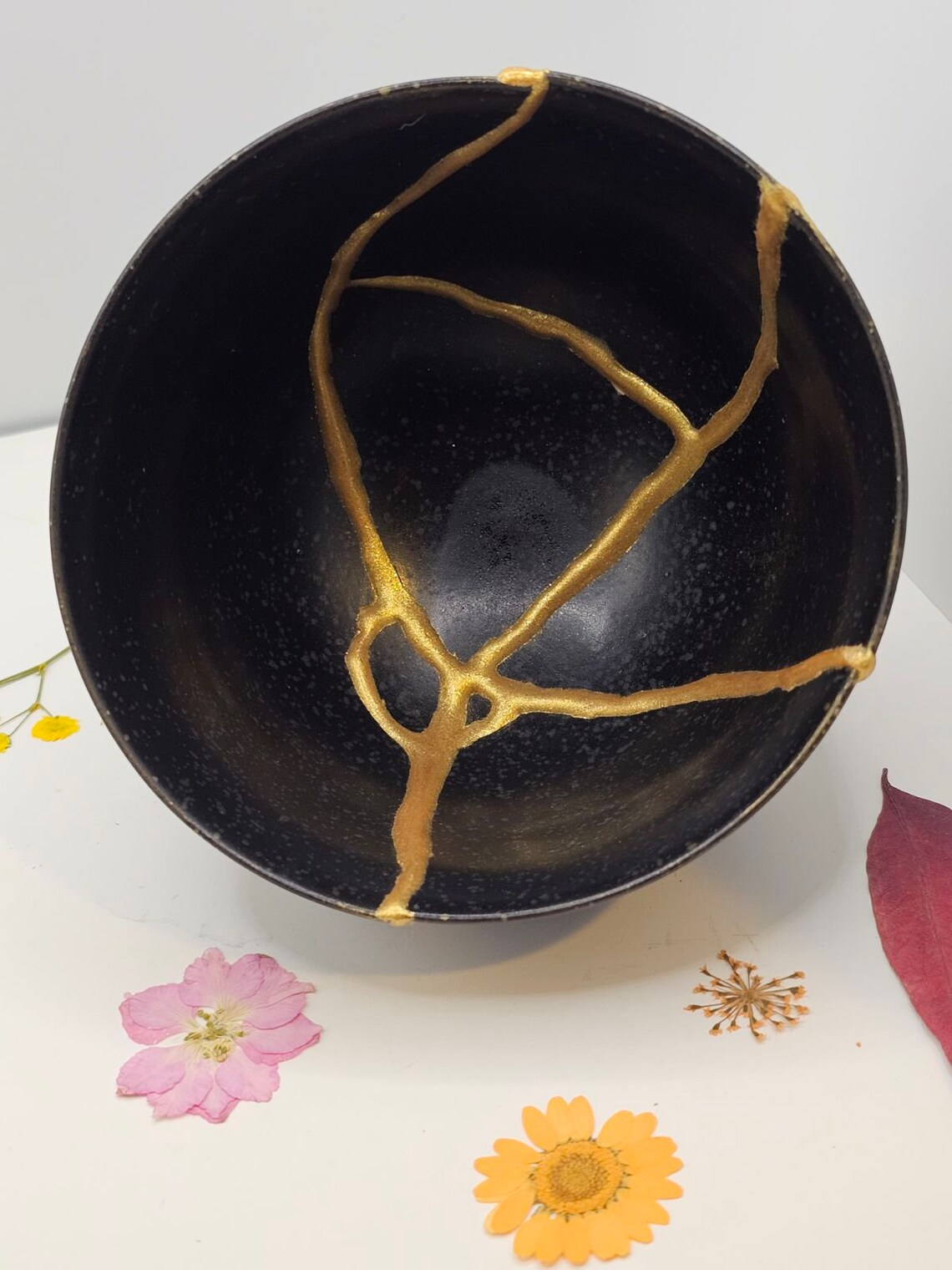 Black Kintsugi Bowl With 6 Breaks. Black and Gold, Japanese Art, Key ...