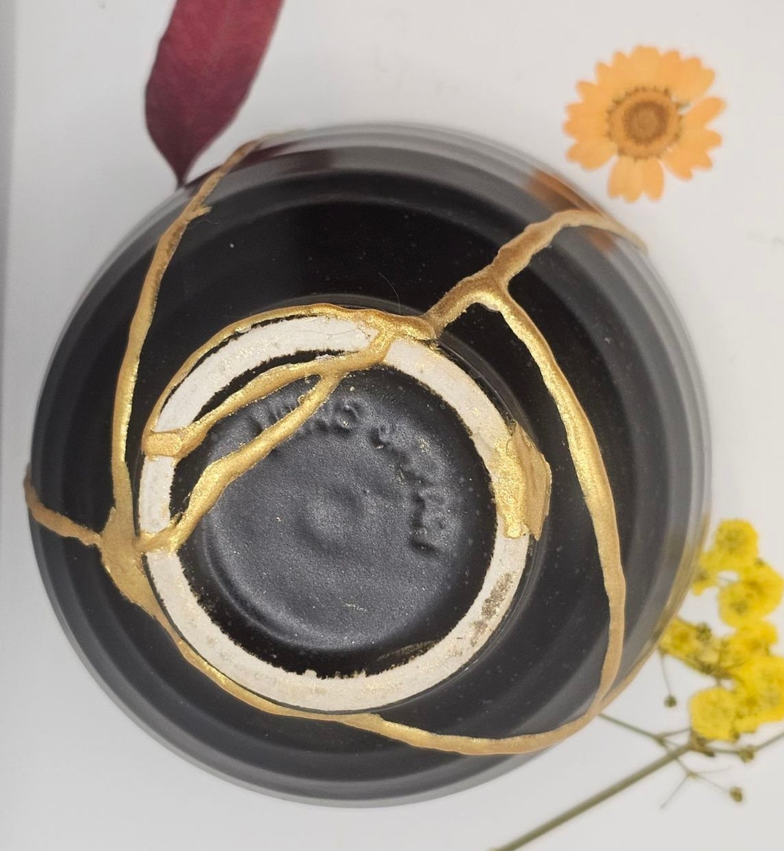 Black Kintsugi Bowl With 6 Breaks. Black and Gold, Japanese Art, Key ...