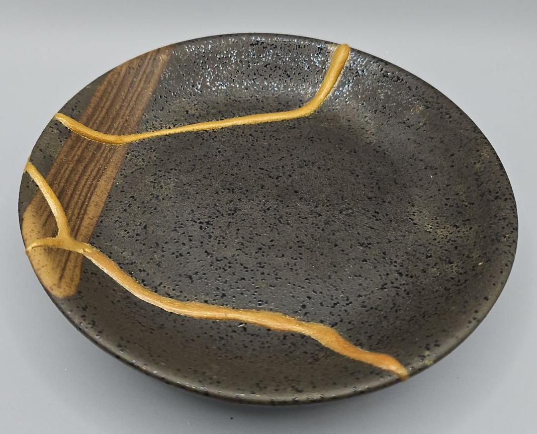 Back/gold Kintsugi Plate Broken and Repaired, Wabi-sabi, Home Decor, Japanese Art - Etsy