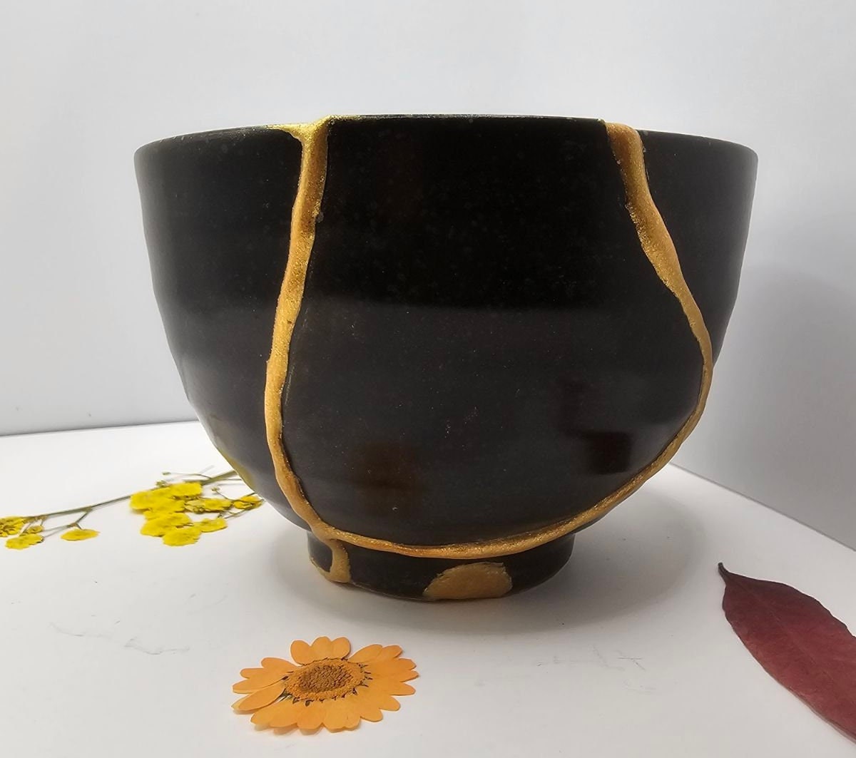 Black Kintsugi Bowl With 6 Breaks. Black and Gold, Japanese Art, Key ...