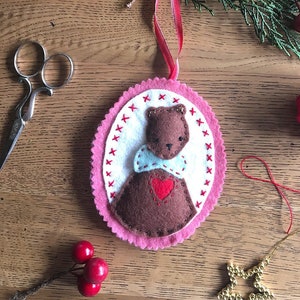 Christmas Bear Felt Ornament Pattern, Woodland Animal Holiday Ornament ...