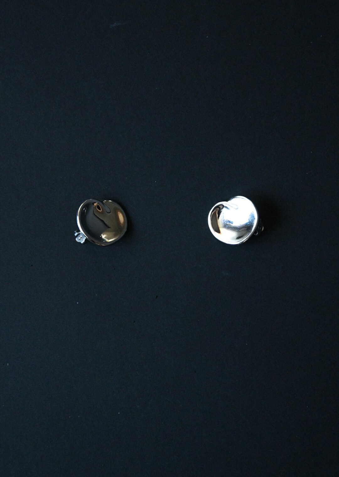 2999a / Halston 1970s Silver Heart Earrings - Etsy