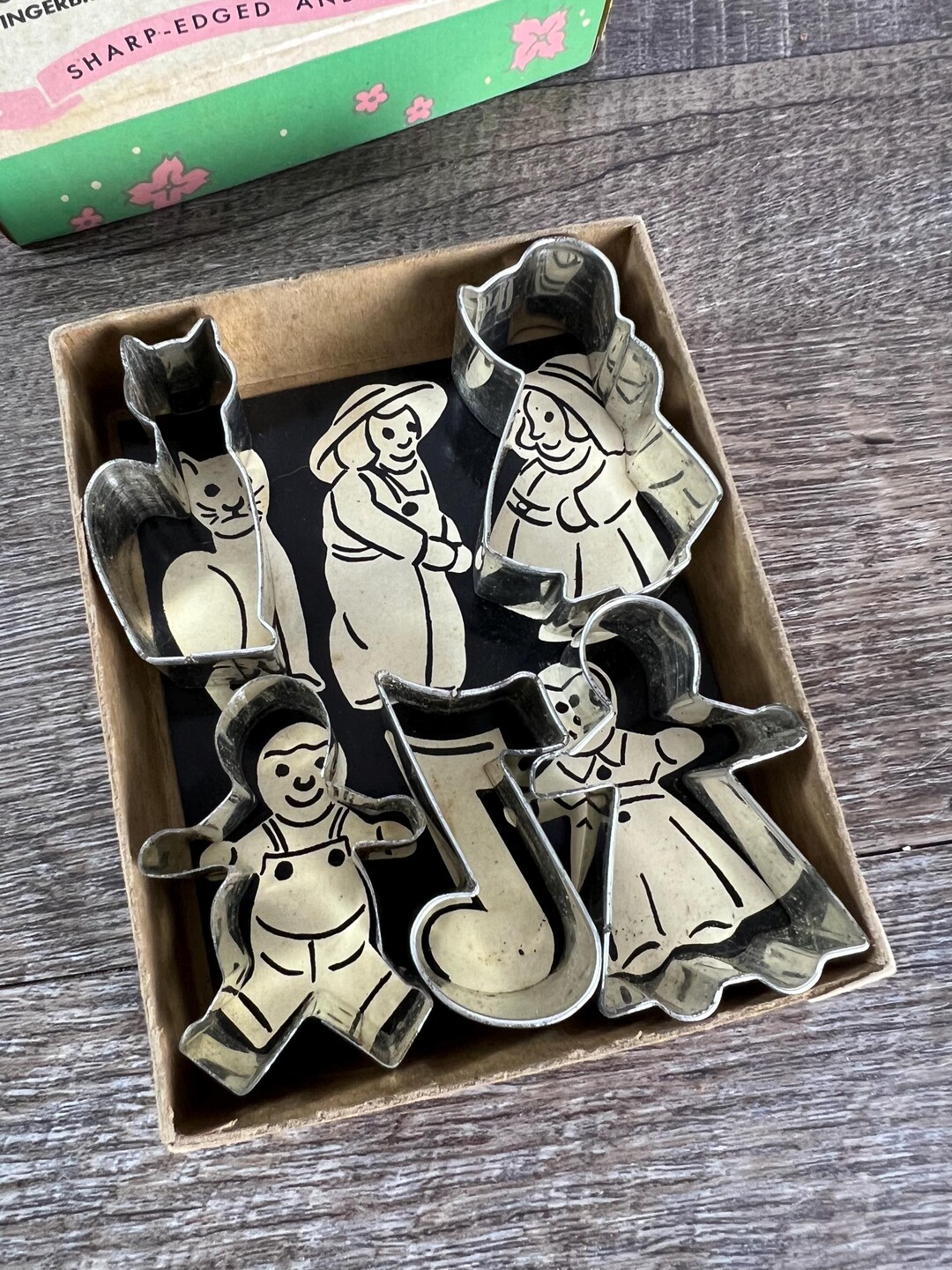 Vintage Miniature Metal Cookie Cutters in Original Box Pink Green ...