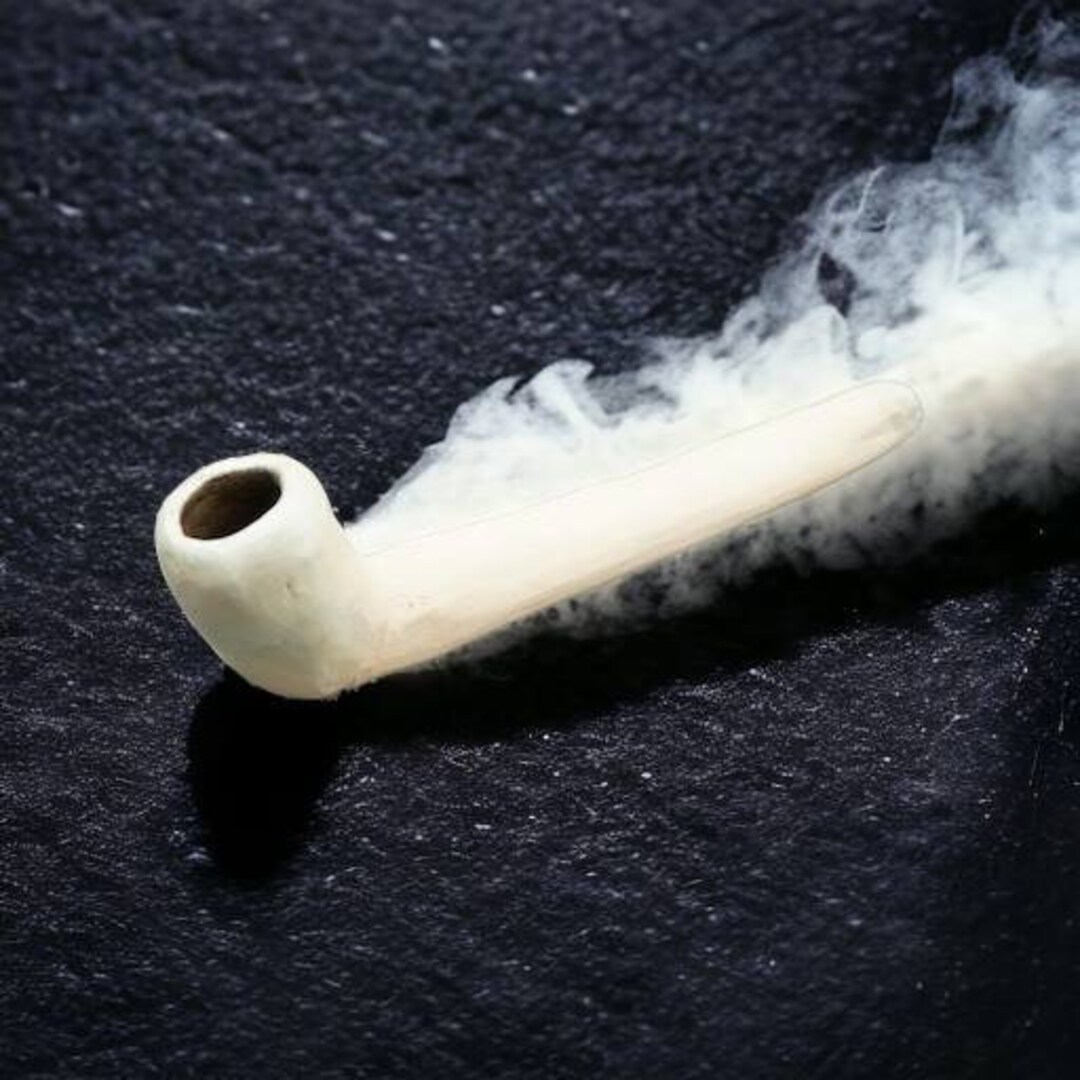 Delicate Ceramic Smoking Pipe the Perfect Combination of Elegance and ...