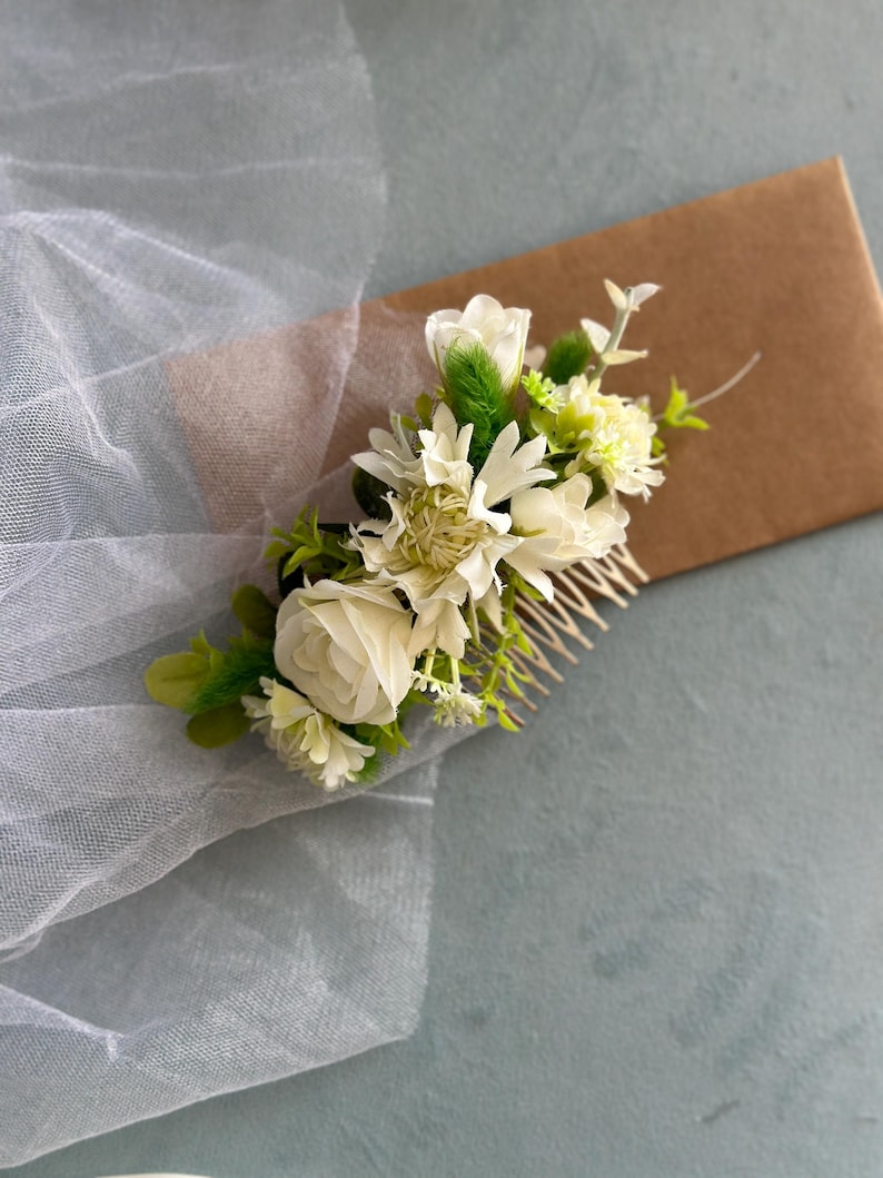 Charm Carnation Boutonniere, Groom White Boutonniere, Minimalist ...