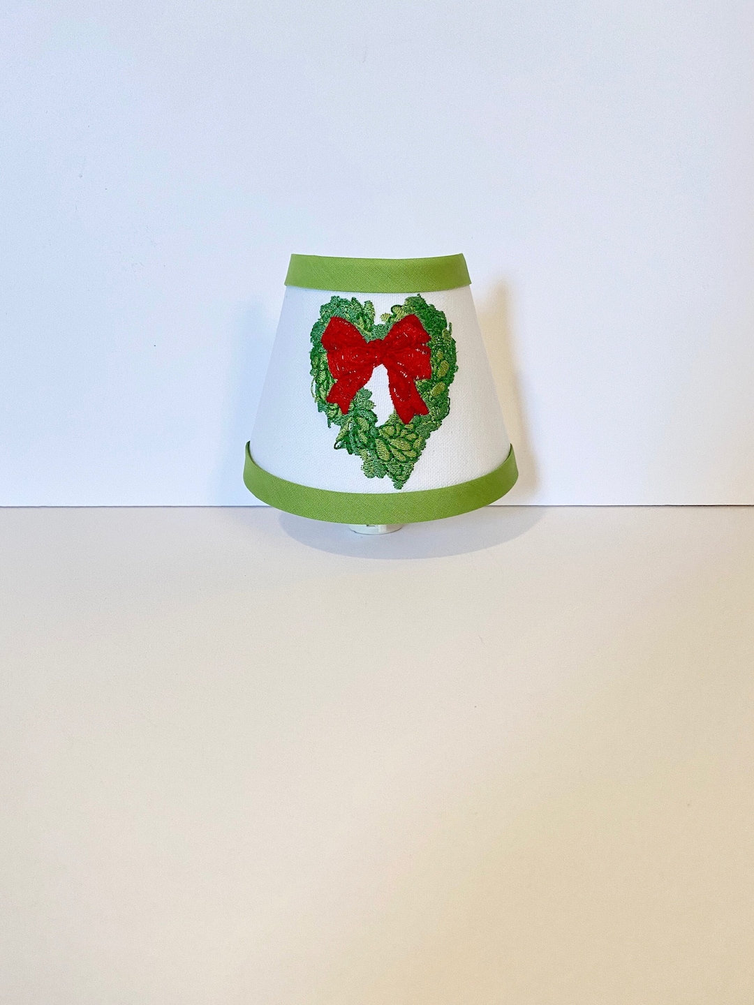 MADE TO ORDER Boxwood Heart Wreath With Bow Night Light (other Colors ...