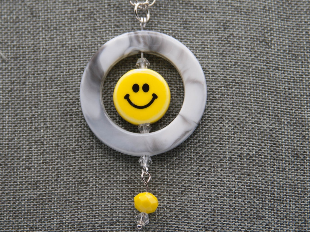 Smiley Flower and Acrylic Circle Spinner Necklace Fidget White Yellow ...
