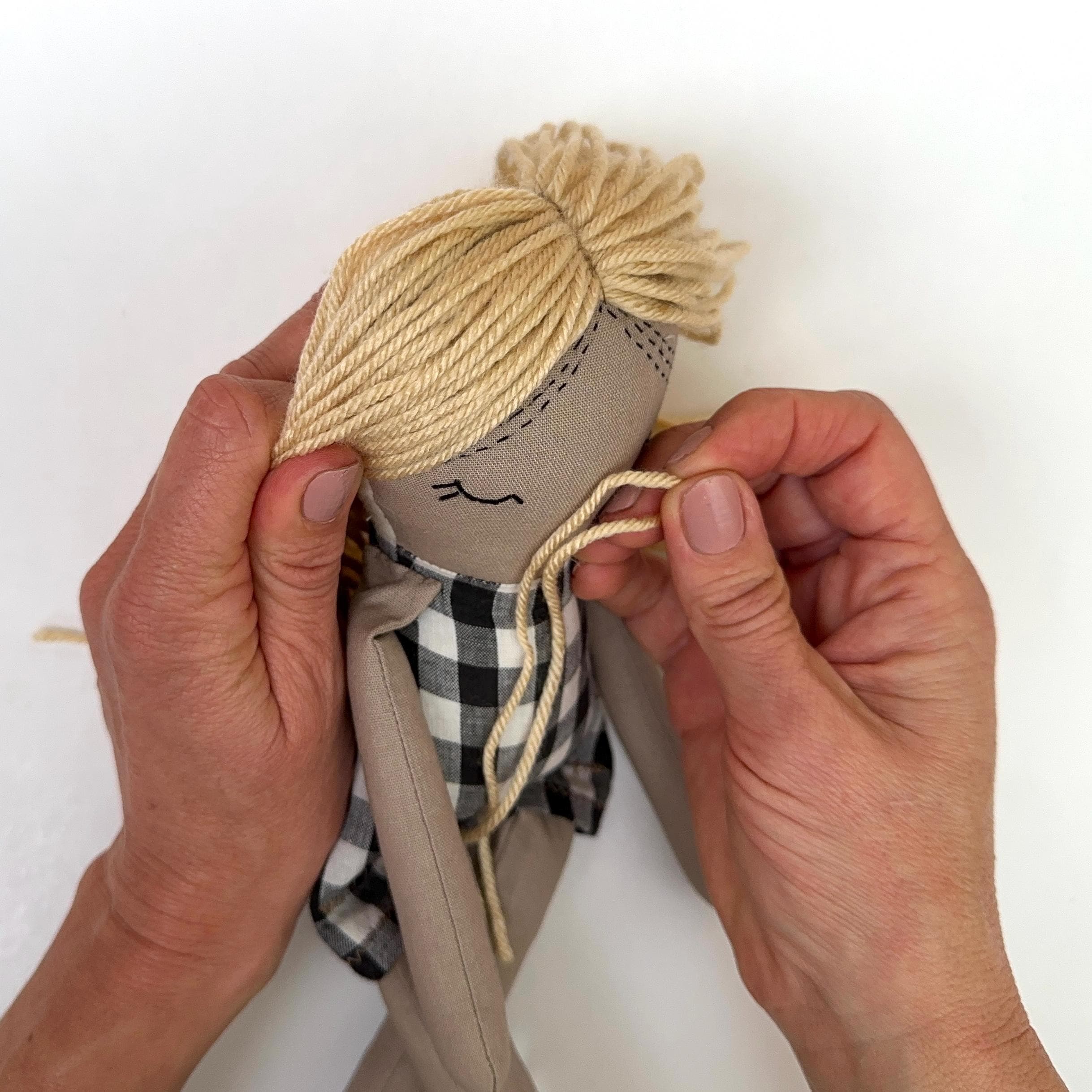 Easy Cloth Doll Patterns and Tutorial: DIY Dolls for Gifts, Beginner ...