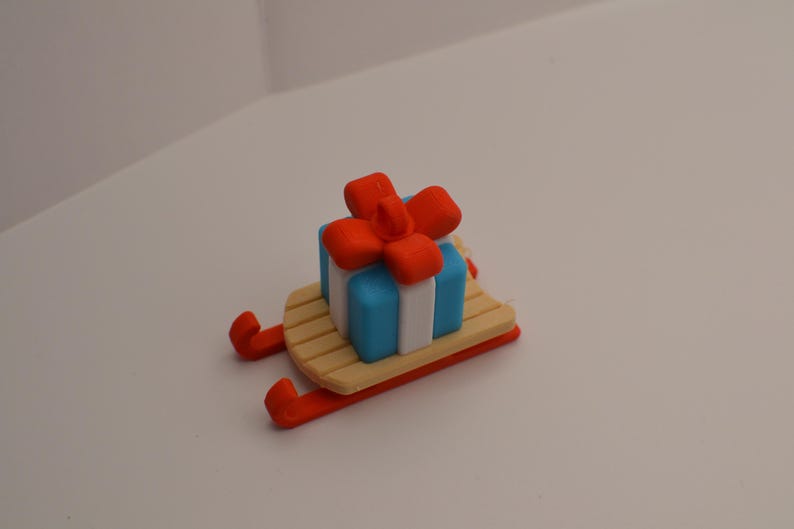 Mini Sleigh Ornament With Gift | Festive Gingerbread Collection Décor ...