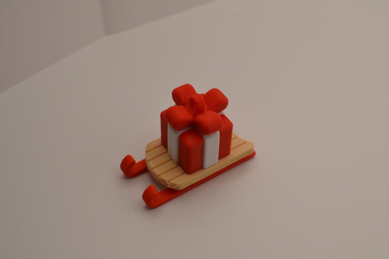 Mini Sleigh Ornament With Gift | Festive Gingerbread Collection Décor ...