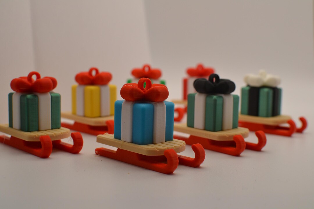 Mini Sleigh Ornament With Gift | Festive Gingerbread Collection Décor ...