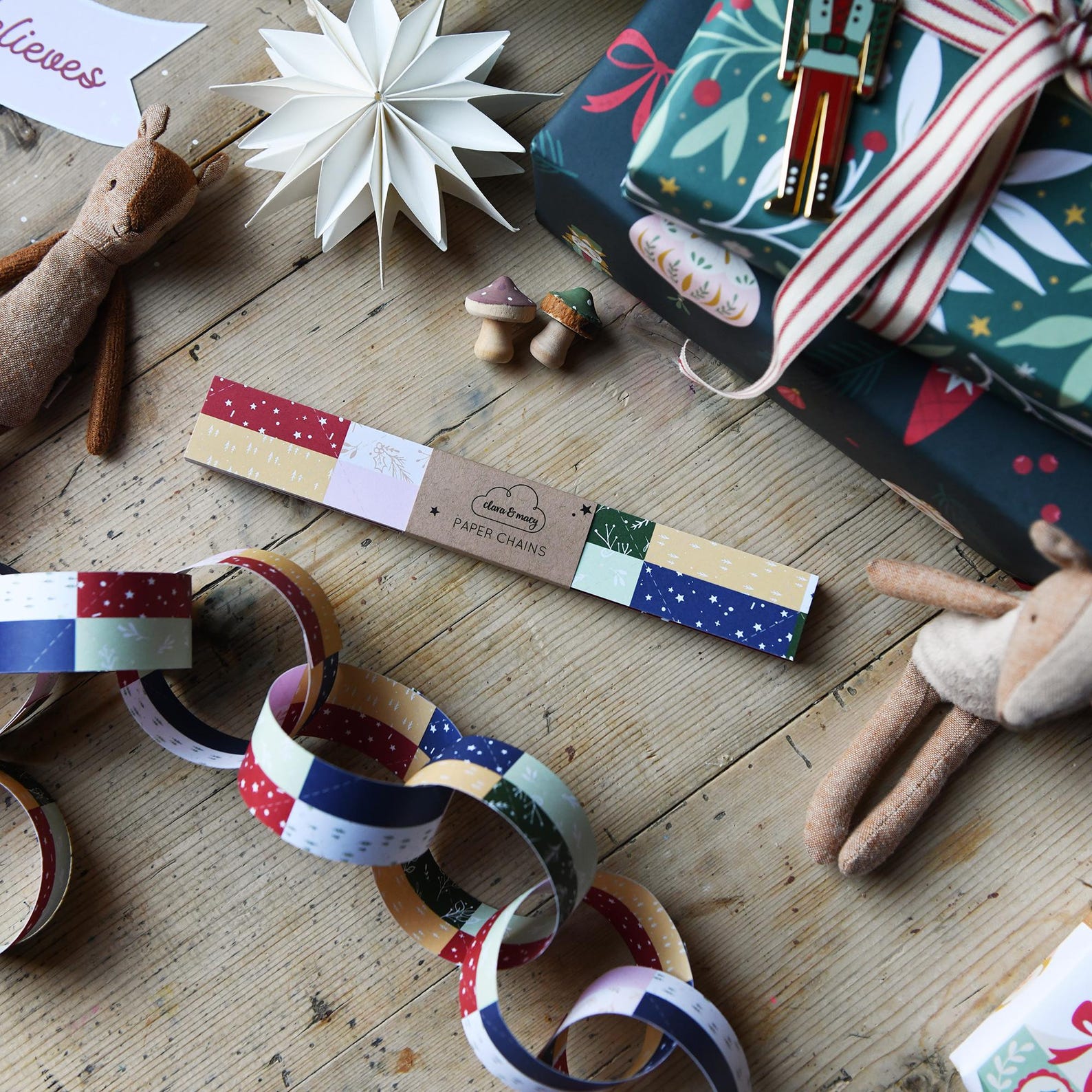 Red Gingham Christmas Paper Chains Garland Kit: Traditional Gingham ...