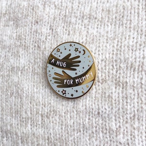 Personalised 'A Hug for Mummy' Pin Badge Card - Etsy