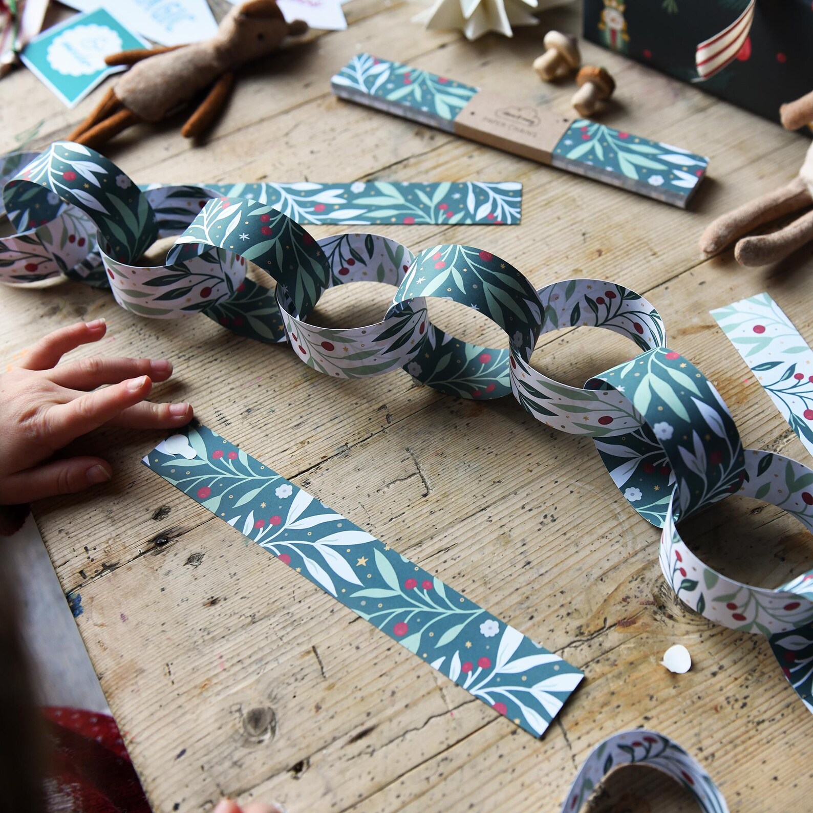 Meredith Christmas Foliage Paper Chains Kit, Christmas Garland ...