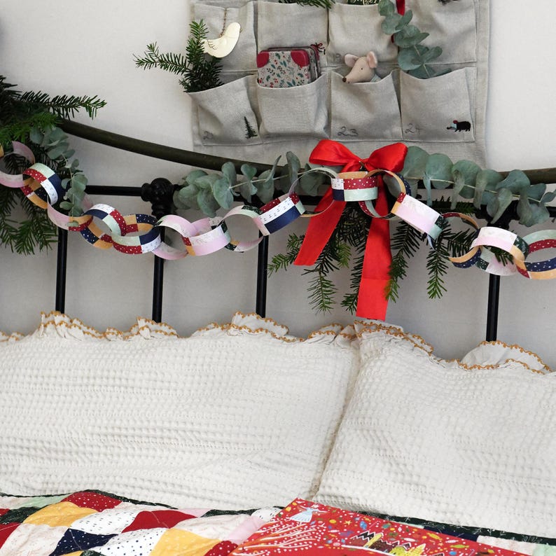 Red Gingham Christmas Paper Chains Garland Kit: Traditional Gingham ...
