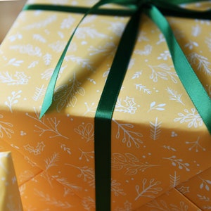 Yellow Botanical Christmas Gift Wrapping Paper Set - Recyclable Eco ...