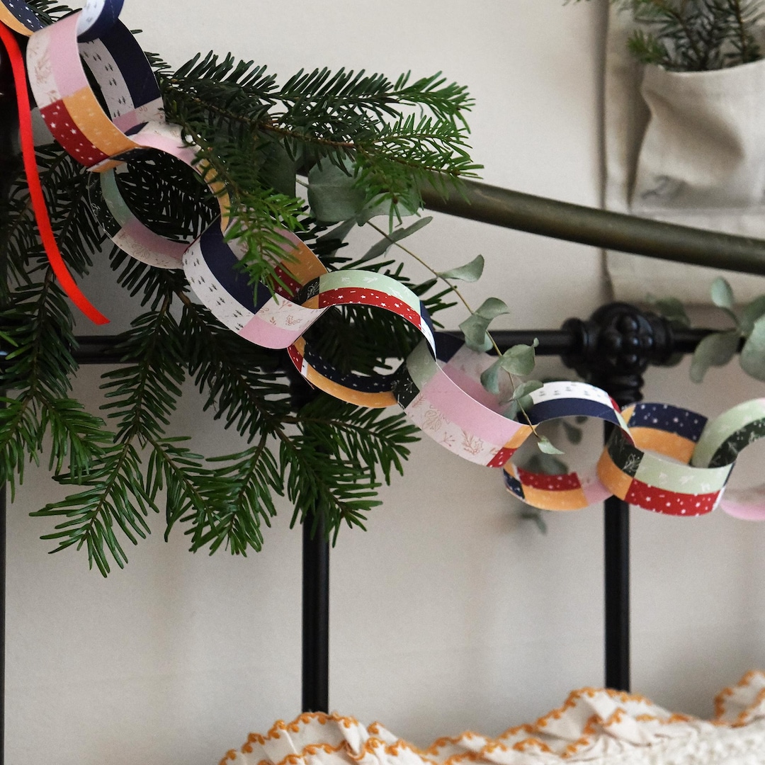 Traditional Patchwork Christmas Paper Chains Kit, Christmas Garland ...