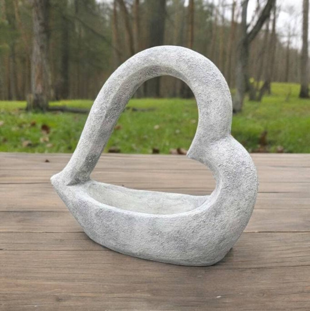 Outdoor Heart Planter Statue, Garden Flowers Pot Figure, Backyard ...