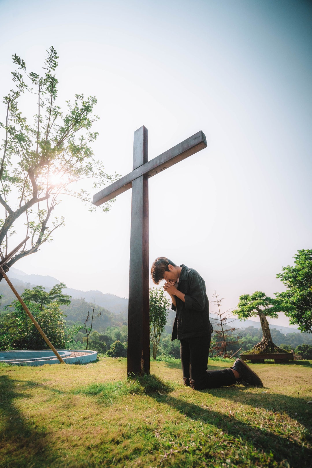 Knees and Pray Before the Cross of God. Decoration Photos for Church ...