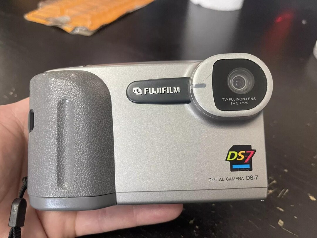 Very Rare FUJIFILM DS-7 Digital Camera - Similar to Apple Quicktake 200 ...