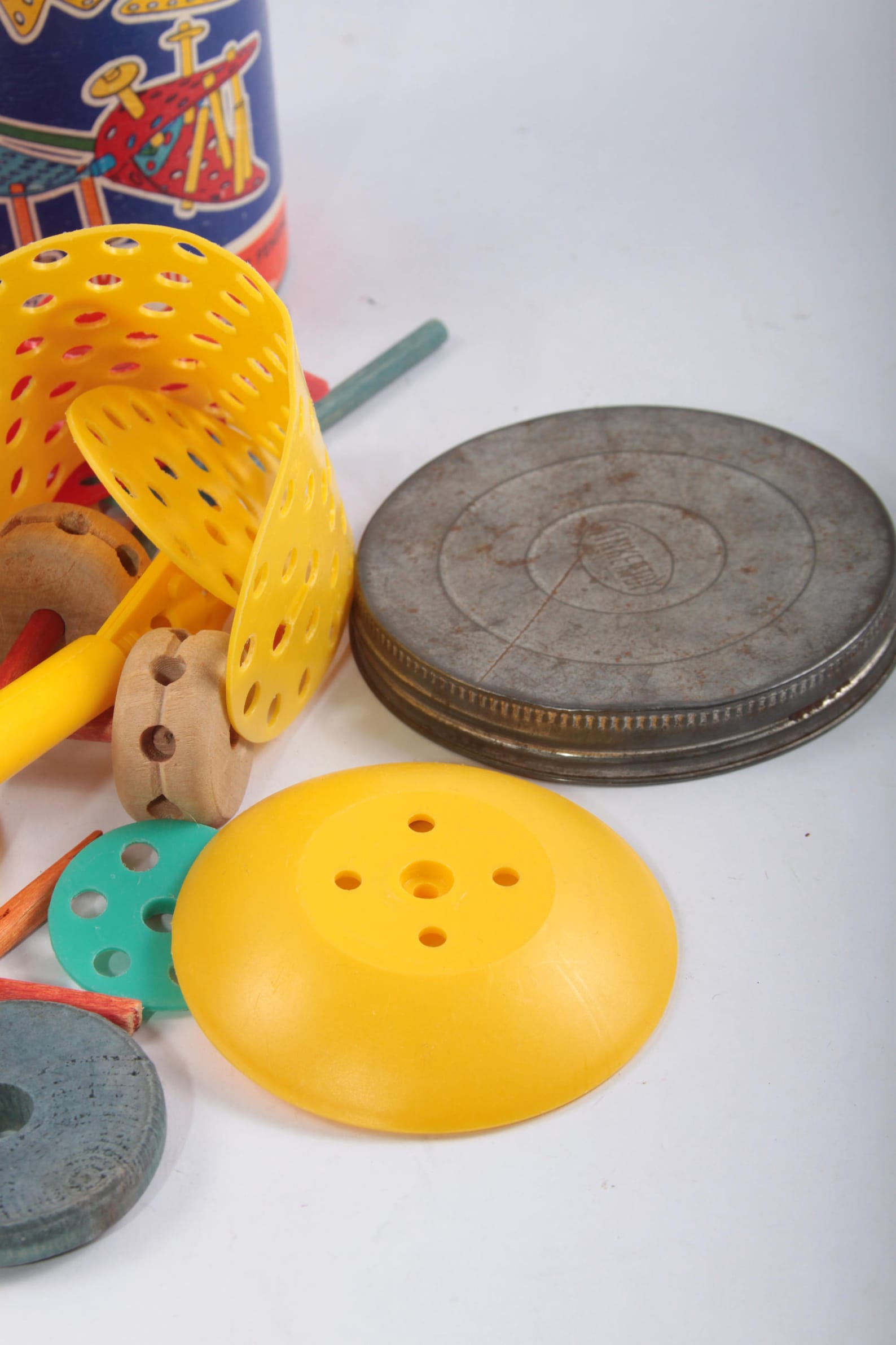 Tinker Zoo Vintage Toy Set Tinkertoy Canister Construction Parts ...